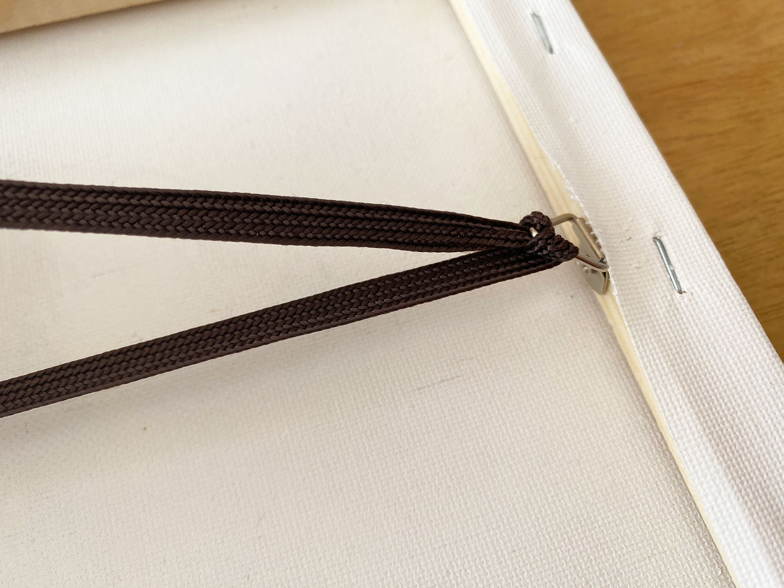 キャンバス・額縁の頑丈な紐の結び方【吊り金具の取り付け方】 - kisa illustration & design