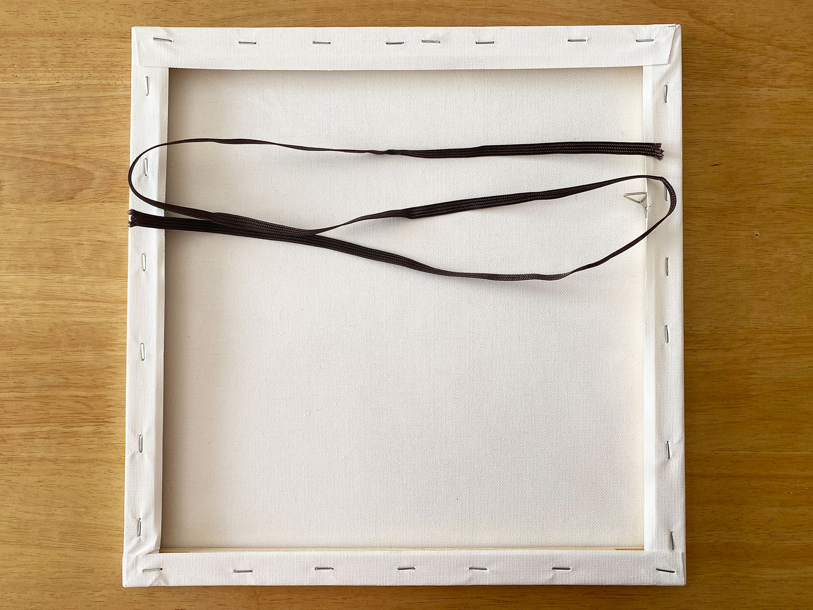 キャンバス・額縁の頑丈な紐の結び方【吊り金具の取り付け方】 - kisa illustration & design