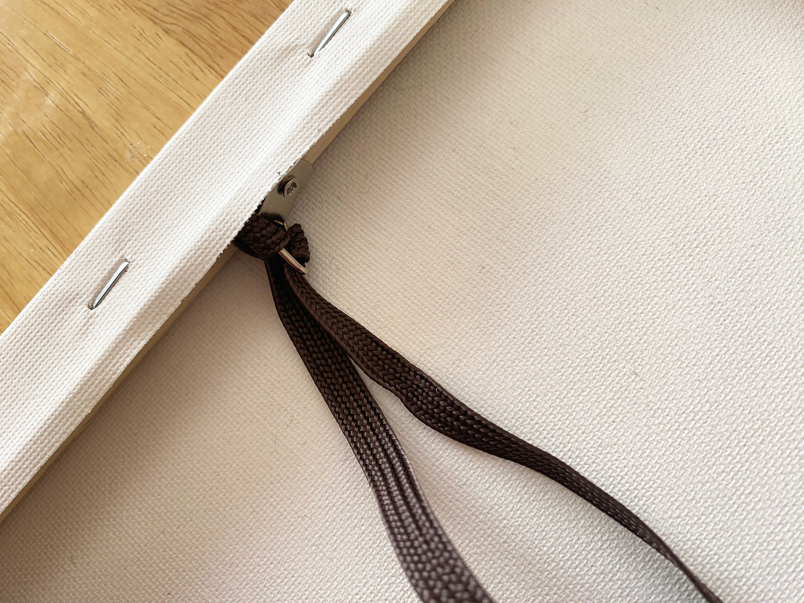 キャンバス・額縁の頑丈な紐の結び方【吊り金具の取り付け方】 - kisa illustration & design