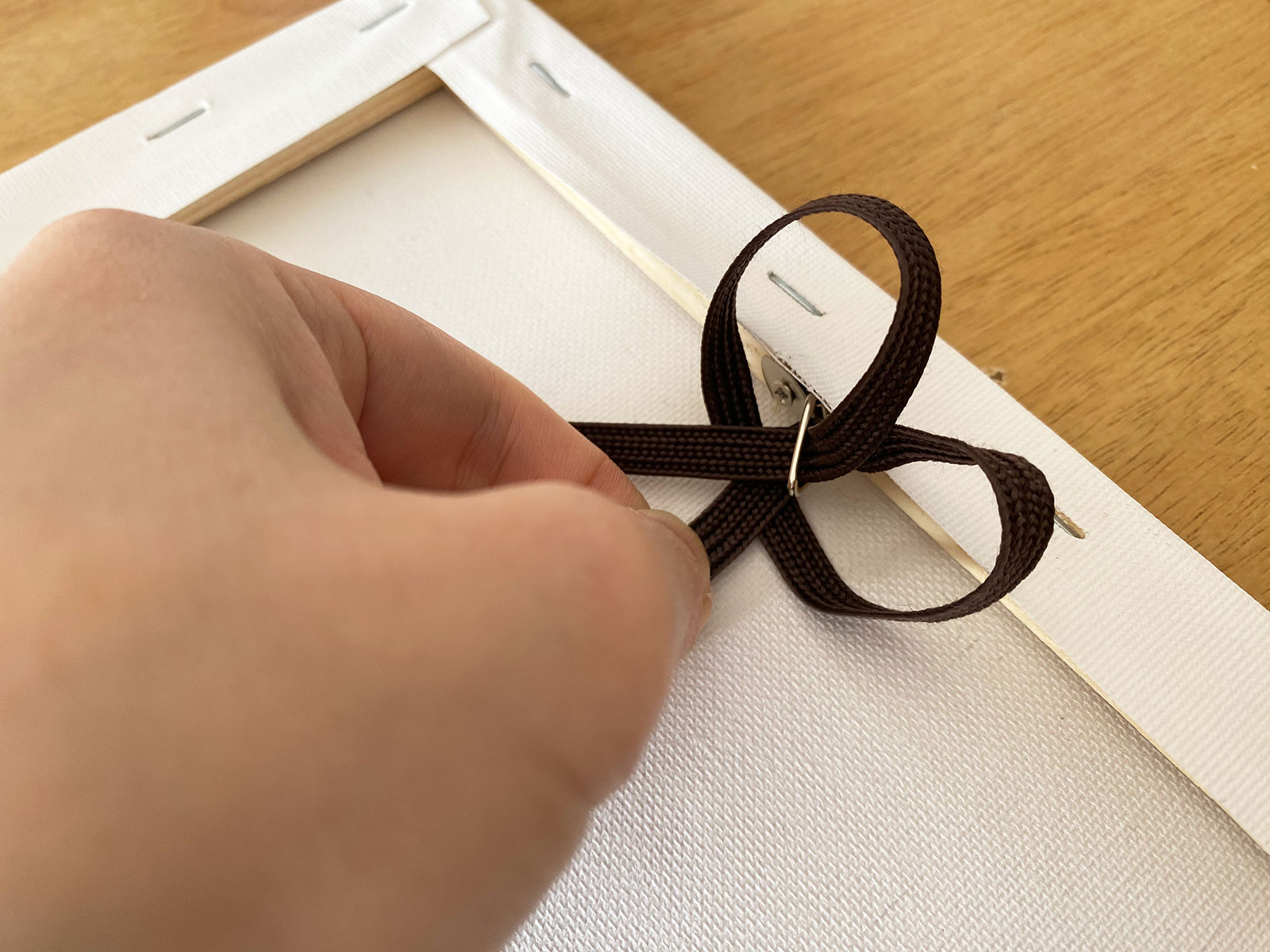 キャンバス・額縁の頑丈な紐の結び方【吊り金具の取り付け方】 - kisa illustration & design